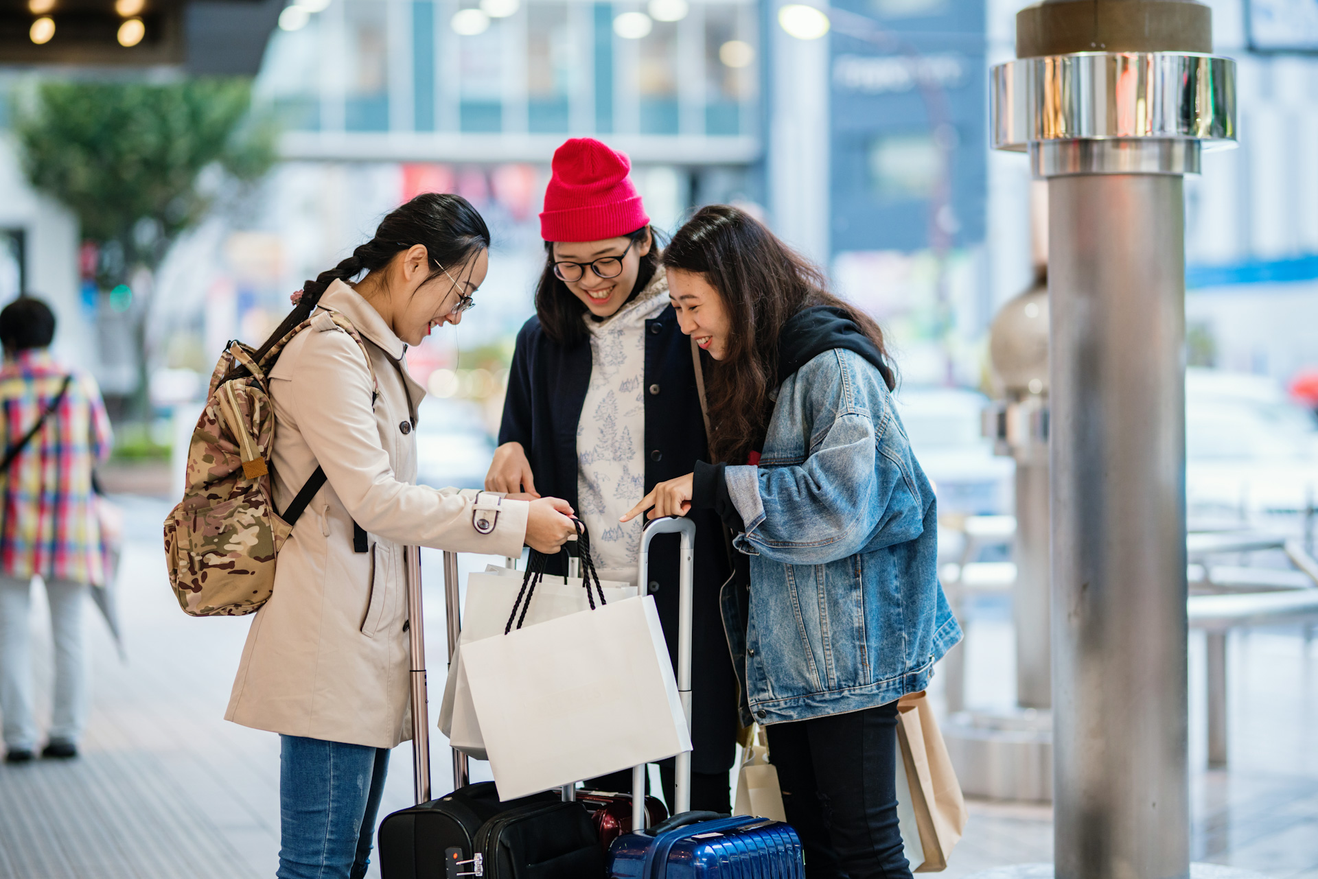 Dos and don’ts when travel shopping | FWD Singapore